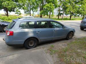 Blue Volkswagen Passat B6 2009 in Riga, with an engine capacity of 1.90 L and mileage of 330 thousand km for 1200 €, photo 3 on AUTOMOTO.COM.LV
