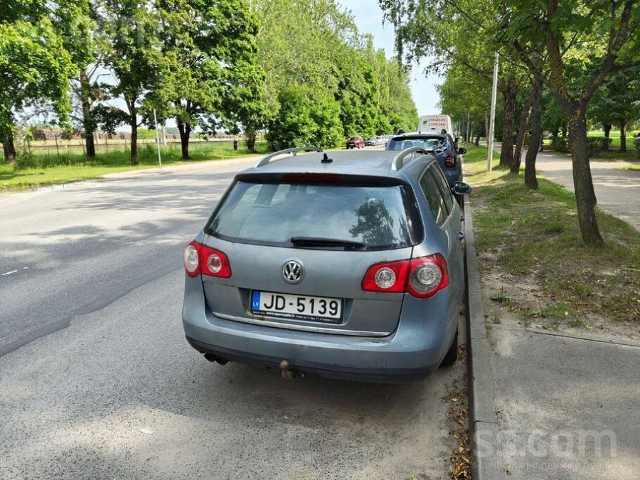 Blue Volkswagen Passat B6 2009 in Riga, with an engine capacity of 1.90 L and mileage of 330 thousand km for 1200 €, photo 4 on AUTOMOTO.COM.LV