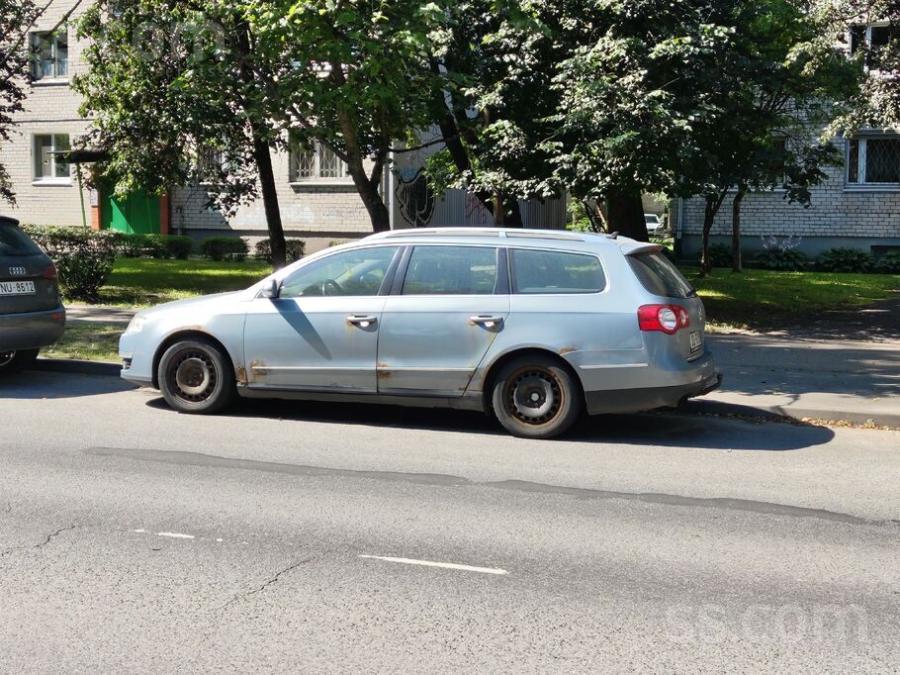 Blue Volkswagen Passat B6 2009 in Riga, with an engine capacity of 1.90 L and mileage of 330 thousand km for 1200 €, photo 5 on AUTOMOTO.COM.LV