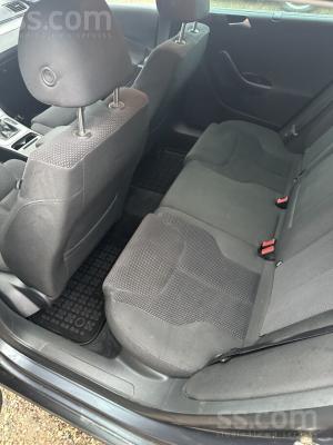 Zils Volkswagen Passat B6 2009 Tukums, ar dzinēja tilpumu 2.00 L un nobraukumu 296 tūkst. km par 2200 €, foto 15 vietnē AUTOMOTO.COM.LV
