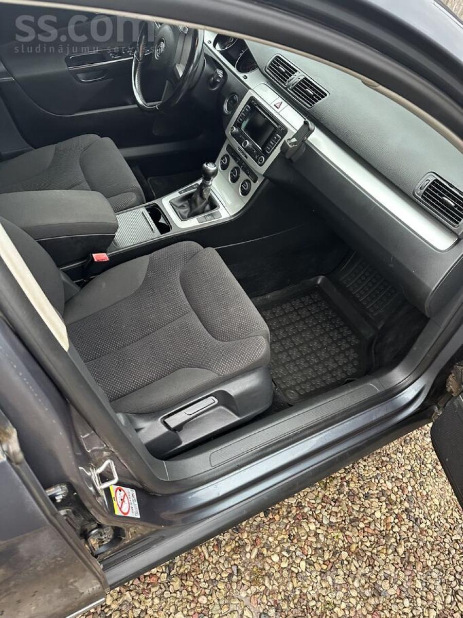 Zils Volkswagen Passat B6 2009 Tukums, ar dzinēja tilpumu 2.00 L un nobraukumu 296 tūkst. km par 2200 €, foto 17 vietnē AUTOMOTO.COM.LV
