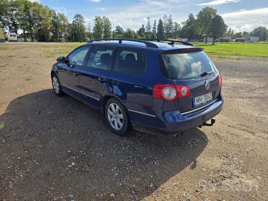 Blue Volkswagen Passat B6 2009 in Gulbene, with an engine capacity of 2.00 L and mileage of 321 thousand km for 800 €, photo 3 on AUTOMOTO.COM.LV