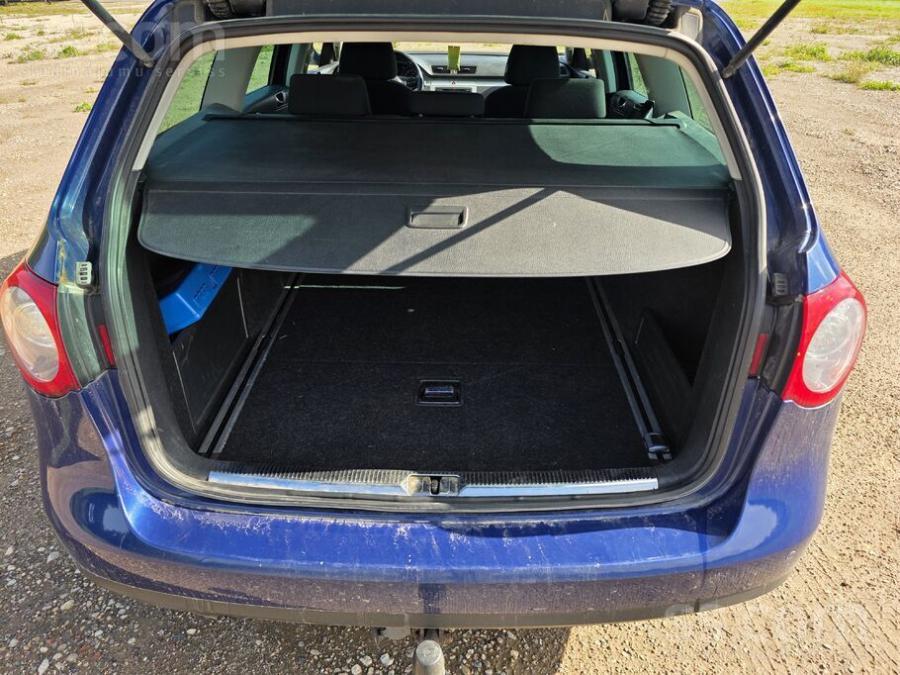 Blue Volkswagen Passat B6 2009 in Gulbene, with an engine capacity of 2.00 L and mileage of 321 thousand km for 800 €, photo 6 on AUTOMOTO.COM.LV