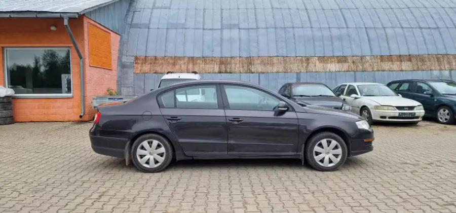 Brūns Volkswagen Passat B6 2005 Valmiera, ar dzinēja tilpumu 1.90 L un nobraukumu 253 tūkst. km par 1500 €, foto 3 vietnē AUTOMOTO.COM.LV
