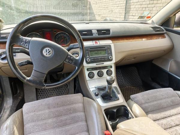 Brūns Volkswagen Passat B6 2005 Rīga, ar dzinēja tilpumu 2.00 L un nobraukumu 281 tūkst. km par 700 €, foto 3 vietnē AUTOMOTO.COM.LV
