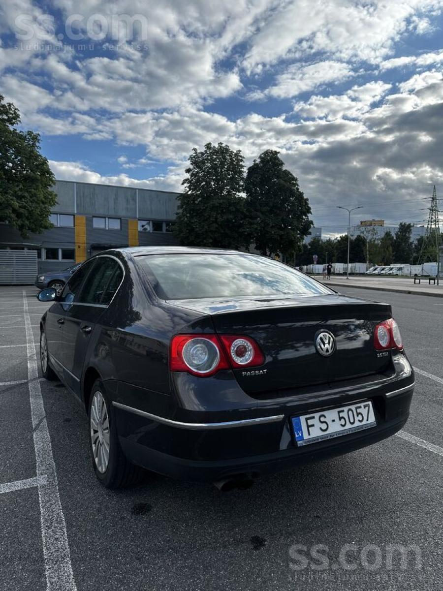 Brown Volkswagen Passat B6 2005 in Riga, with an engine capacity of 2.00 L and mileage of 316 thousand km for 1350 €, photo 4 on AUTOMOTO.COM.LV