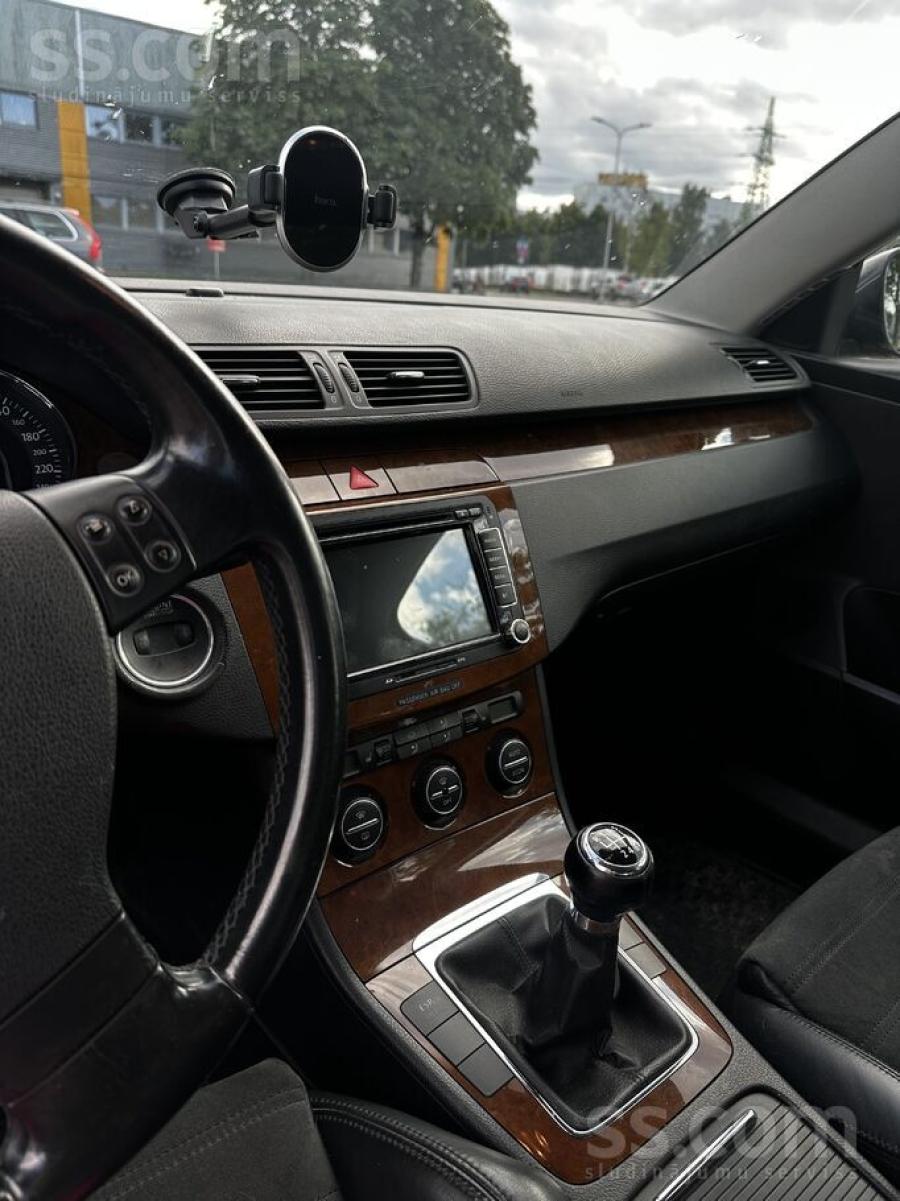 Brown Volkswagen Passat B6 2005 in Riga, with an engine capacity of 2.00 L and mileage of 316 thousand km for 1350 €, photo 12 on AUTOMOTO.COM.LV