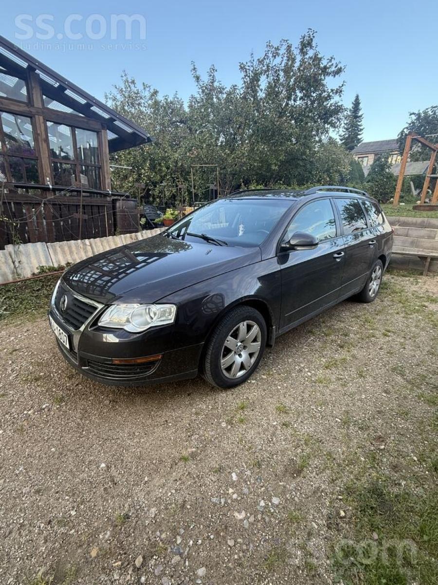 Brown Volkswagen Passat B6 2006 in Rezekne, with an engine capacity of 1.90 L and mileage of 341 thousand km for 1100 €, photo 3 on AUTOMOTO.COM.LV