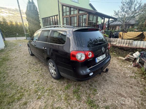 Brown Volkswagen Passat B6 2006 in Rezekne, with an engine capacity of 1.90 L and mileage of 341 thousand km for 1100 €, photo 4 on AUTOMOTO.COM.LV
