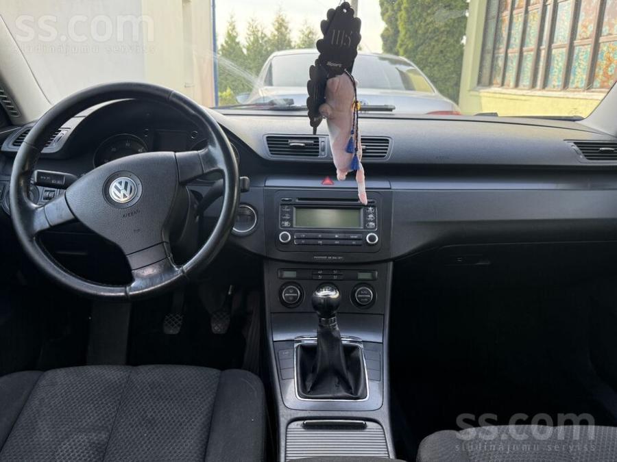 Brown Volkswagen Passat B6 2006 in Rezekne, with an engine capacity of 1.90 L and mileage of 341 thousand km for 1100 €, photo 5 on AUTOMOTO.COM.LV
