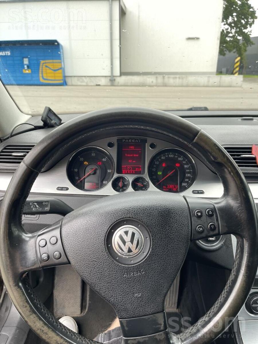 Brown Volkswagen Passat B6 2007 in Riga, with an engine capacity of 2.00 L and mileage of 338 thousand km for 1600 €, photo 8 on AUTOMOTO.COM.LV