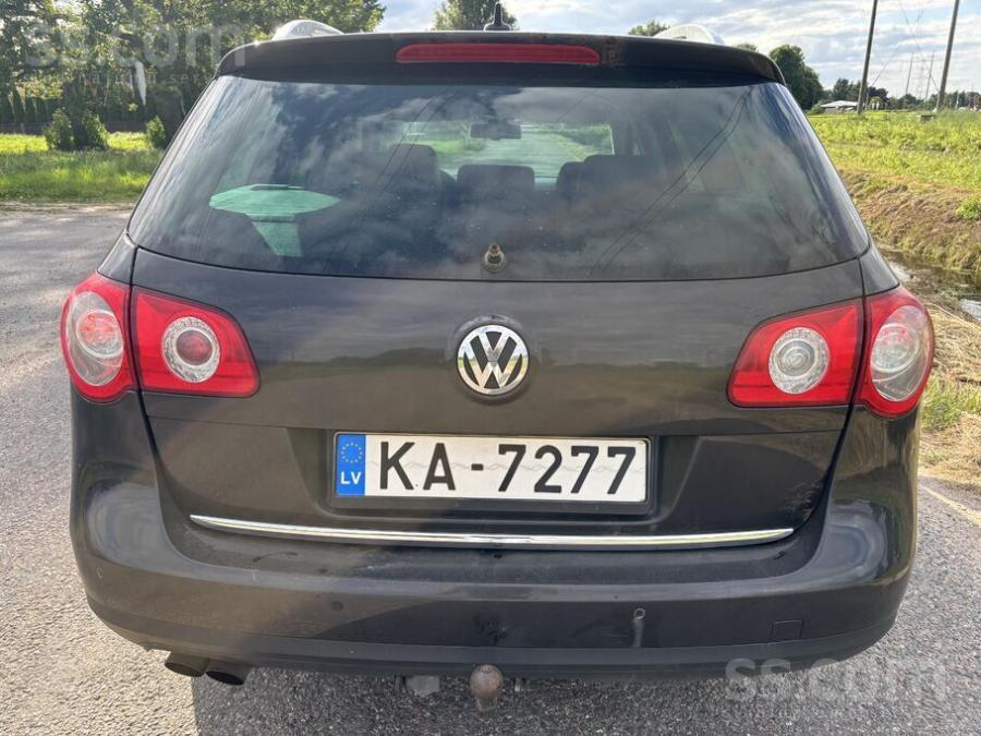 Brown Volkswagen Passat B6 2008 in Riga, with an engine capacity of 2.00 L and mileage of 366 thousand km for 1400 €, photo 6 on AUTOMOTO.COM.LV