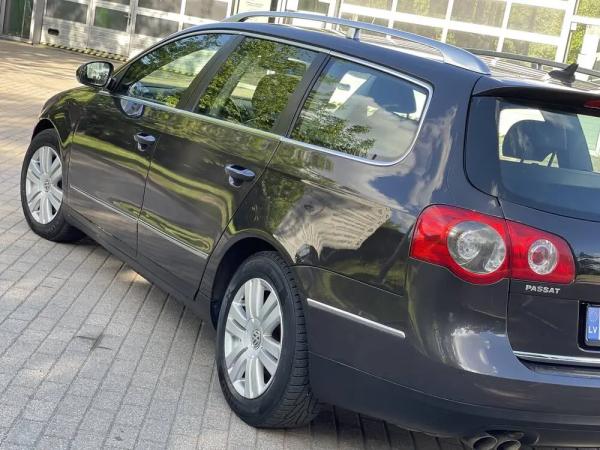 Brown Volkswagen Passat B6 2009 in Jurmala, with an engine capacity of 2.00 L and mileage of 326 thousand km for 2650 €, photo 10 on AUTOMOTO.COM.LV