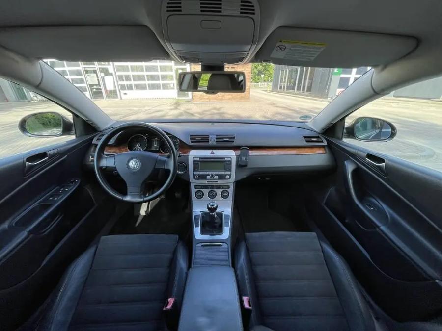 Brūns Volkswagen Passat B6 2009 Jūrmala, ar dzinēja tilpumu 2.00 L un nobraukumu 326 tūkst. km par 2650 €, foto 26 vietnē AUTOMOTO.COM.LV