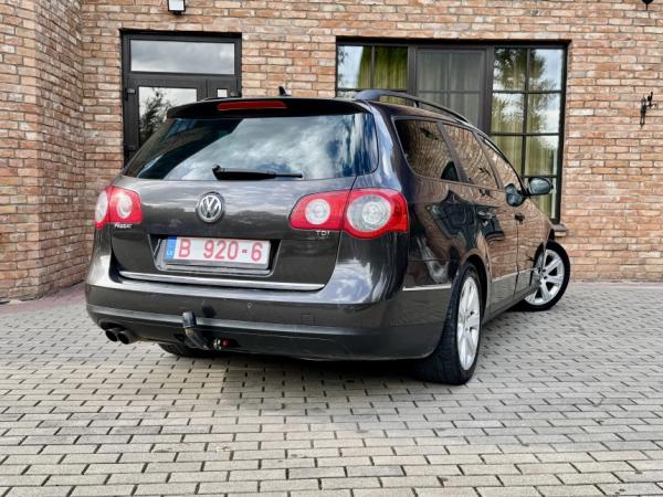 Brown Volkswagen Passat B6 2009 in Riga, with an engine capacity of 2.00 L and mileage of 371 thousand km for 1750 €, photo 3 on AUTOMOTO.COM.LV