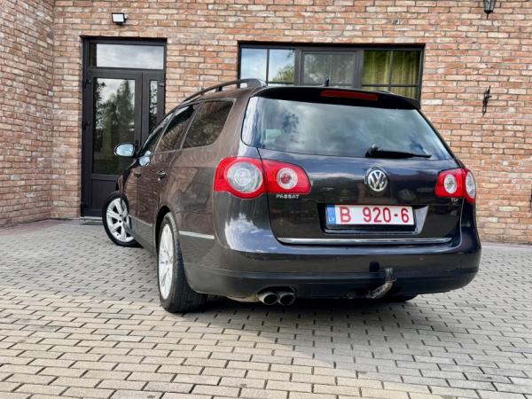 Brown Volkswagen Passat B6 2009 in Riga, with an engine capacity of 2.00 L and mileage of 371 thousand km for 1750 €, photo 4 on AUTOMOTO.COM.LV