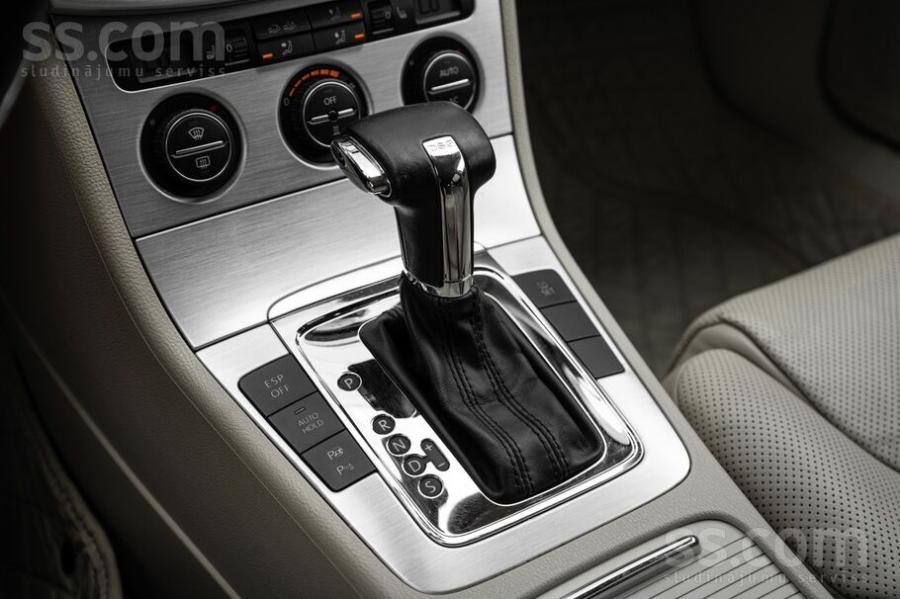 Brūns Volkswagen Passat B6 2009 Rīga, ar dzinēja tilpumu 2.00 L un nobraukumu 365 tūkst. km par 4500 €, foto 24 vietnē AUTOMOTO.COM.LV