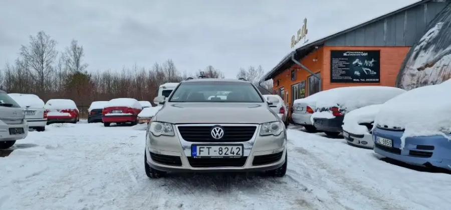Grey Volkswagen Passat B6 2006 in Valmiera, with an engine capacity of 2.00 L and mileage of 307 thousand km for 2150 €, photo 9 on AUTOMOTO.COM.LV