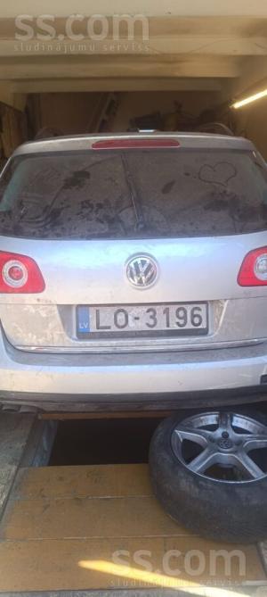 Pelēks Volkswagen Passat B6 2008 Rīga, ar dzinēja tilpumu 2.00 L un nobraukumu 370 tūkst. km par 850 €, foto  vietnē AUTOMOTO.COM.LV