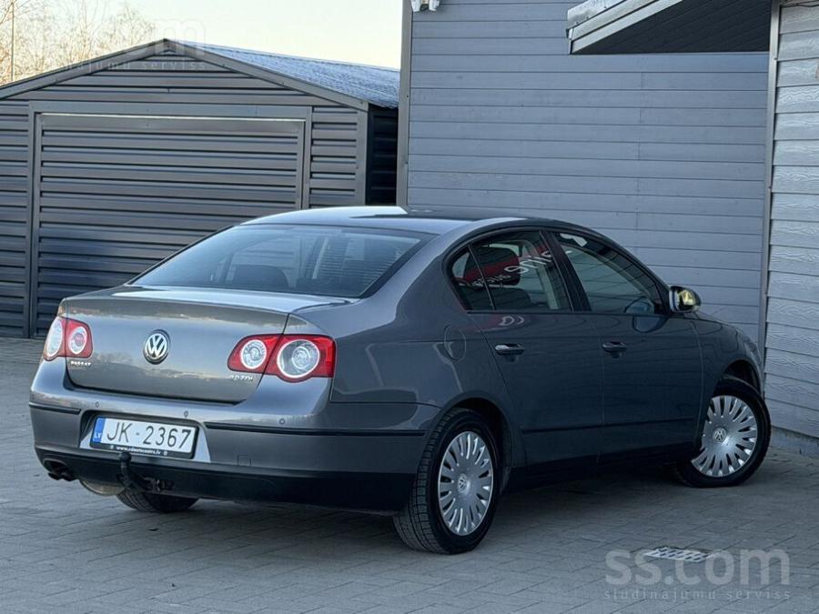 Grey Volkswagen Passat B6 2005 in Tukums, with an engine capacity of 2.00 L and mileage of 224 thousand km for 1500 €, photo 3 on AUTOMOTO.COM.LV