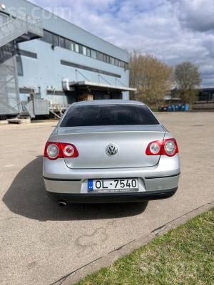 Grey Volkswagen Passat B6 2005 in Riga, with an engine capacity of 1.60 L and mileage of 159 thousand km for 3900 €, photo 5 on AUTOMOTO.COM.LV