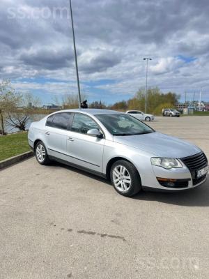 Grey Volkswagen Passat B6 2005 in Riga, with an engine capacity of 1.60 L and mileage of 159 thousand km for 3900 €, photo 12 on AUTOMOTO.COM.LV