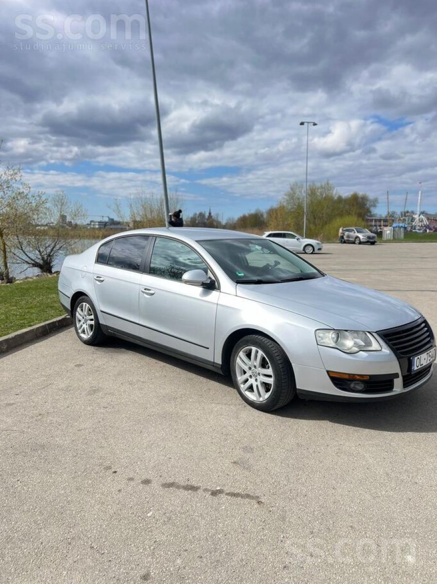Grey Volkswagen Passat B6 2005 in Riga, with an engine capacity of 1.60 L and mileage of 159 thousand km for 3900 €, photo 12 on AUTOMOTO.COM.LV
