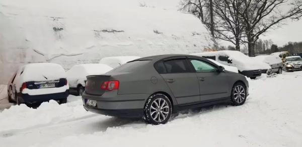Pelēks Volkswagen Passat B6 2005 Valmiera, ar dzinēja tilpumu 1.90 L un nobraukumu 390 tūkst. km par 2200 €, foto 3 vietnē AUTOMOTO.COM.LV