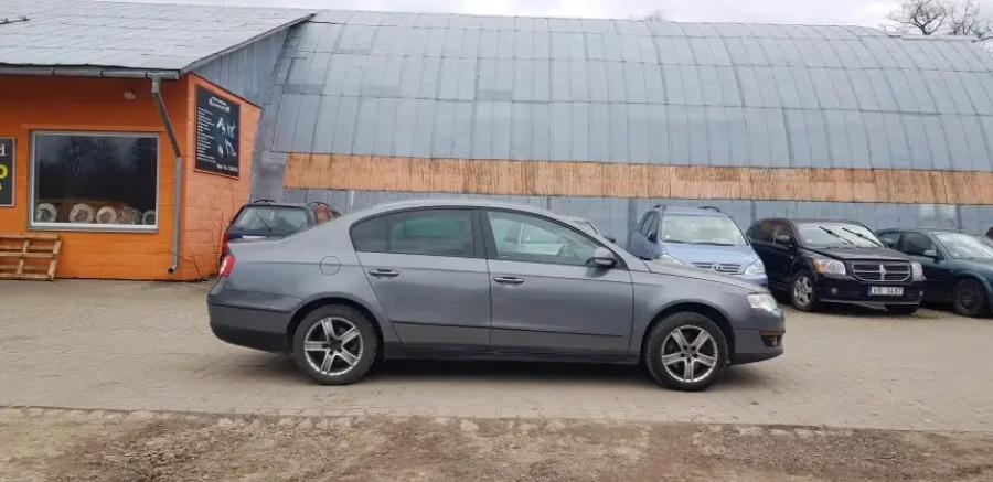 Pelēks Volkswagen Passat B6 2005 Valmiera, ar dzinēja tilpumu 2.00 L un nobraukumu 357 tūkst. km par 1650 €, foto 3 vietnē AUTOMOTO.COM.LV