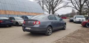 Pelēks Volkswagen Passat B6 2005 Valmiera, ar dzinēja tilpumu 2.00 L un nobraukumu 357 tūkst. km par 1650 €, foto 4 vietnē AUTOMOTO.COM.LV
