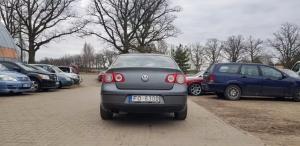 Pelēks Volkswagen Passat B6 2005 Valmiera, ar dzinēja tilpumu 2.00 L un nobraukumu 357 tūkst. km par 1650 €, foto 5 vietnē AUTOMOTO.COM.LV