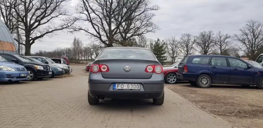 Pelēks Volkswagen Passat B6 2005 Valmiera, ar dzinēja tilpumu 2.00 L un nobraukumu 357 tūkst. km par 1650 €, foto 5 vietnē AUTOMOTO.COM.LV