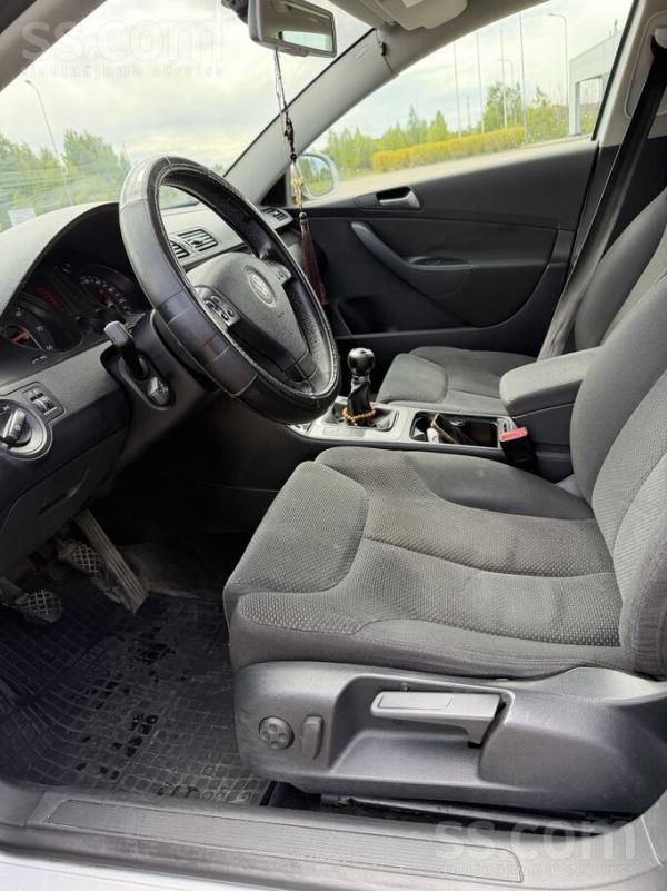 Grey Volkswagen Passat B6 2006 in Tukums, with an engine capacity of 1.90 L and mileage of 363 thousand km for 1300 €, photo 6 on AUTOMOTO.COM.LV