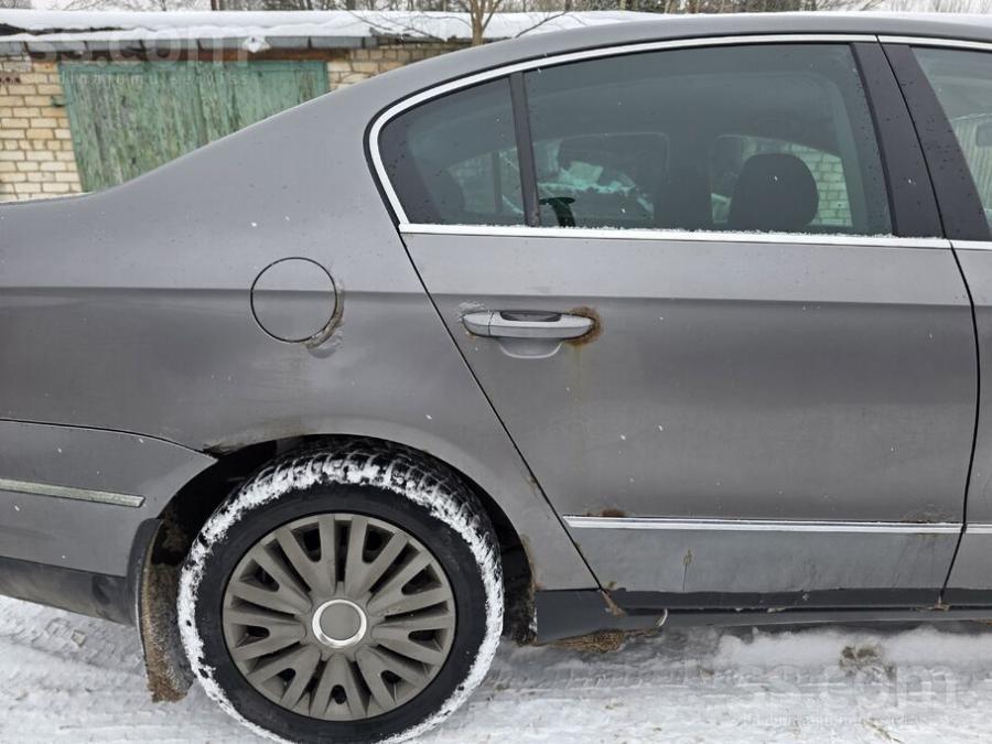 Pelēks Volkswagen Passat B6 2007 Valka, ar dzinēja tilpumu 1.90 L un nobraukumu 440 tūkst. km par 1300 €, foto 5 vietnē AUTOMOTO.COM.LV