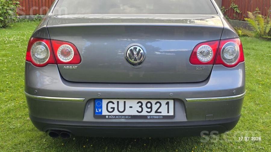 Grey Volkswagen Passat B6 2007 in Riga, with an engine capacity of 2.00 L and mileage of 206 thousand km for 850 €, photo 9 on AUTOMOTO.COM.LV
