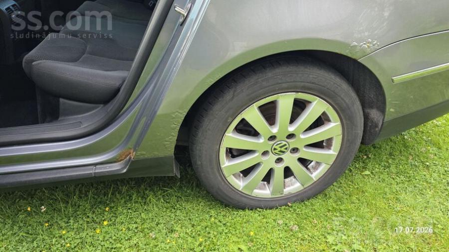 Grey Volkswagen Passat B6 2007 in Riga, with an engine capacity of 2.00 L and mileage of 206 thousand km for 850 €, photo 15 on AUTOMOTO.COM.LV