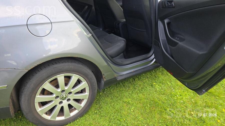 Grey Volkswagen Passat B6 2007 in Riga, with an engine capacity of 2.00 L and mileage of 206 thousand km for 850 €, photo 17 on AUTOMOTO.COM.LV
