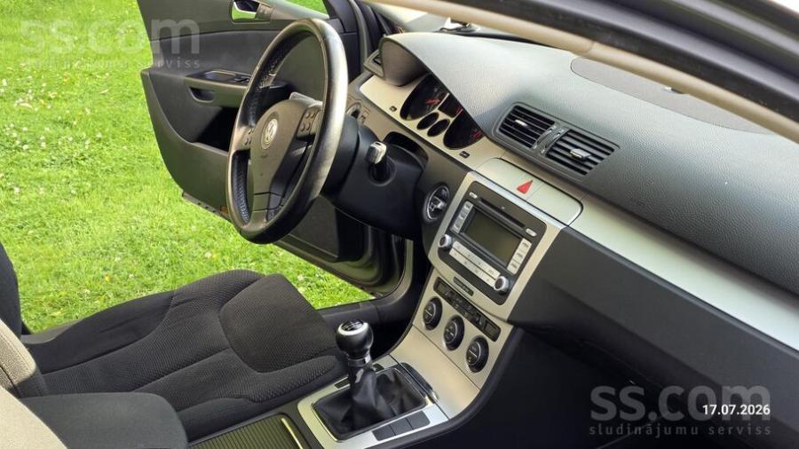 Grey Volkswagen Passat B6 2007 in Riga, with an engine capacity of 2.00 L and mileage of 206 thousand km for 850 €, photo 29 on AUTOMOTO.COM.LV
