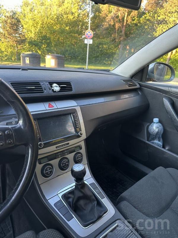 Pelēks Volkswagen Passat B6 2007 Rīga, ar dzinēja tilpumu 2.00 L un nobraukumu 400 tūkst. km par 1400 €, foto 5 vietnē AUTOMOTO.COM.LV