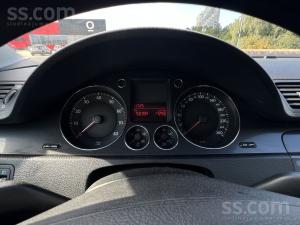 Grey Volkswagen Passat B6 2007 in Riga, with an engine capacity of 1.60 L and mileage of 150 thousand km for 1390 €, photo 15 on AUTOMOTO.COM.LV
