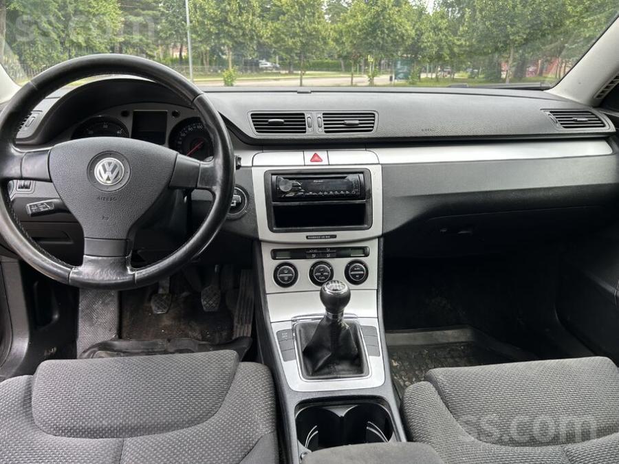 Grey Volkswagen Passat B6 2007 in Liepaja, with an engine capacity of 2.00 L and mileage of 230 thousand km for 1450 €, photo 6 on AUTOMOTO.COM.LV