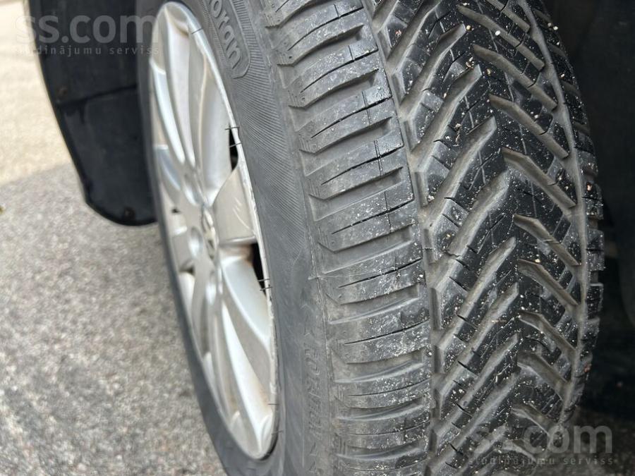 Grey Volkswagen Passat B6 2007 in Liepaja, with an engine capacity of 2.00 L and mileage of 230 thousand km for 1450 €, photo 9 on AUTOMOTO.COM.LV