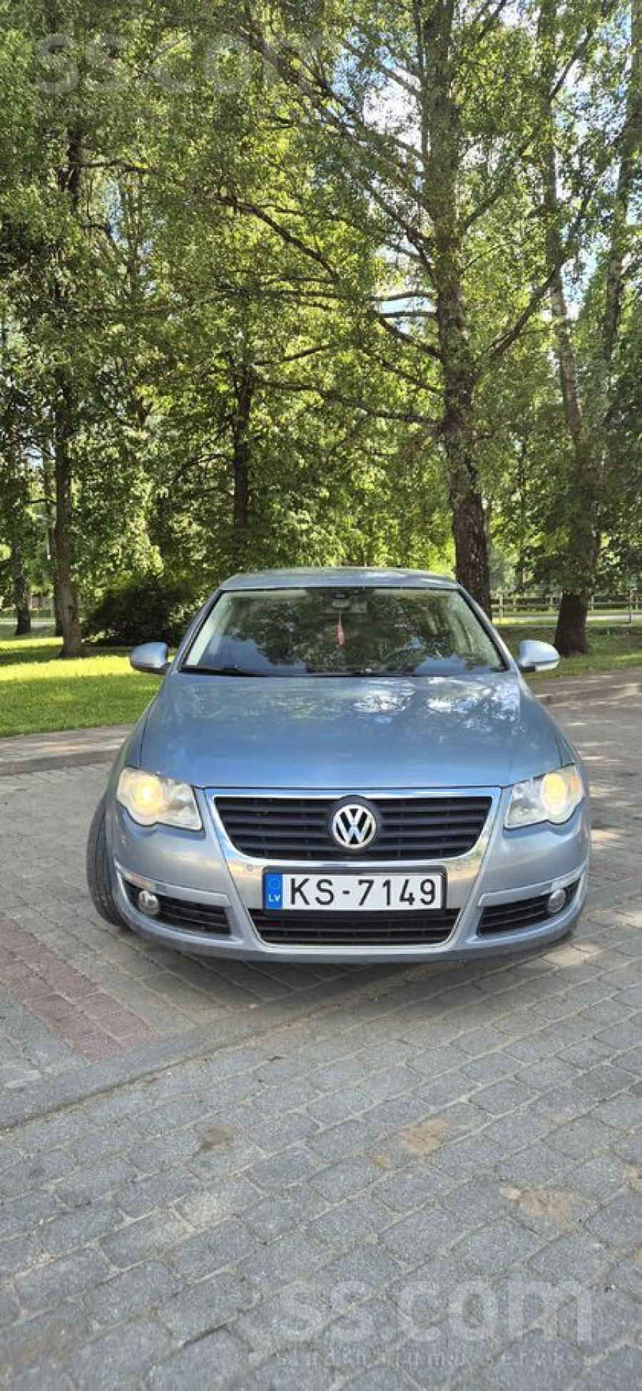 Grey Volkswagen Passat B6 2010 in Rezekne, with an engine capacity of 2.00 L and mileage of 240 thousand km for 1650 €, photo 1 on AUTOMOTO.COM.LV