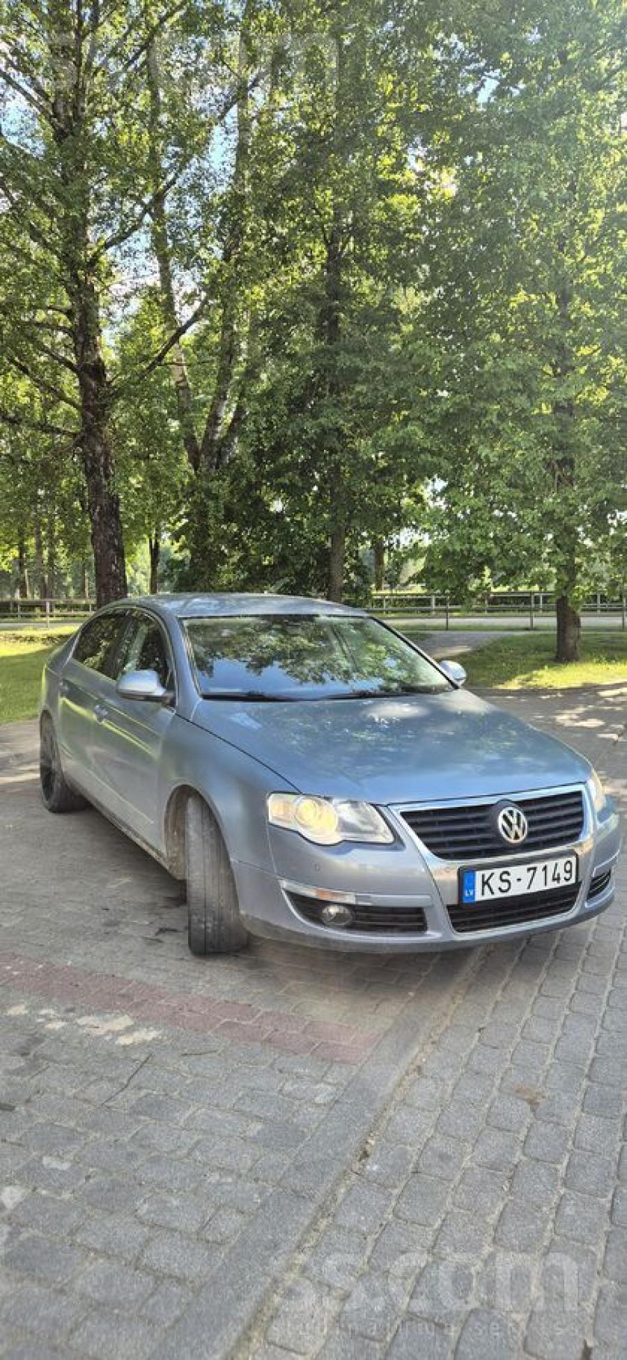 Grey Volkswagen Passat B6 2010 in Rezekne, with an engine capacity of 2.00 L and mileage of 240 thousand km for 1650 €, photo 4 on AUTOMOTO.COM.LV