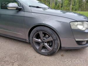 Pelēks Volkswagen Passat B6 2005 Valmiera, ar dzinēja tilpumu 2.00 L un nobraukumu 400 tūkst. km par 900 €, foto 3 vietnē AUTOMOTO.COM.LV