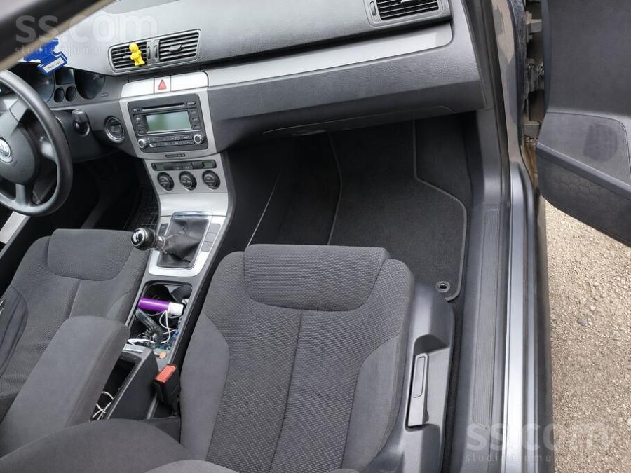 Pelēks Volkswagen Passat B6 2005 Valmiera, ar dzinēja tilpumu 2.00 L un nobraukumu 400 tūkst. km par 900 €, foto 8 vietnē AUTOMOTO.COM.LV