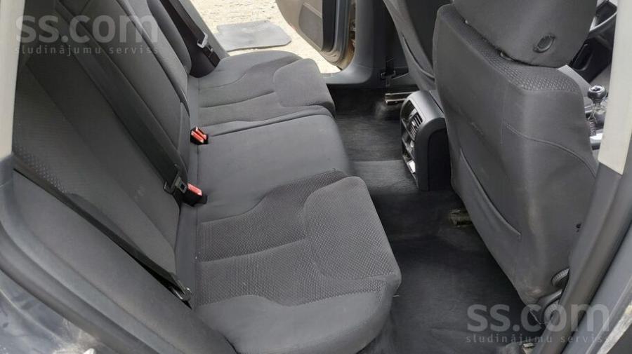 Pelēks Volkswagen Passat B6 2005 Valmiera, ar dzinēja tilpumu 2.00 L un nobraukumu 400 tūkst. km par 900 €, foto 9 vietnē AUTOMOTO.COM.LV