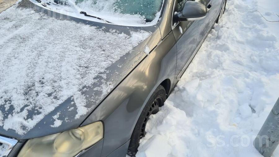 Grey Volkswagen Passat B6 2005 in Tukums, with an engine capacity of 2.00 L and mileage of 227 thousand km for 950 €, photo 4 on AUTOMOTO.COM.LV