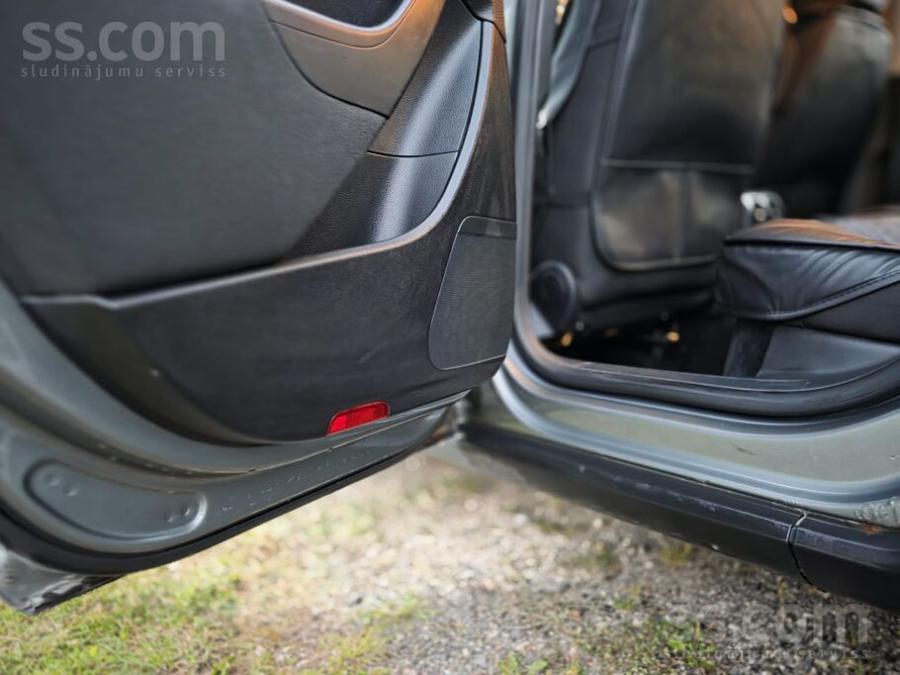 Grey Volkswagen Passat B6 2005 in Rezekne, with an engine capacity of 1.90 L and mileage of 370 thousand km for 1850 €, photo 11 on AUTOMOTO.COM.LV