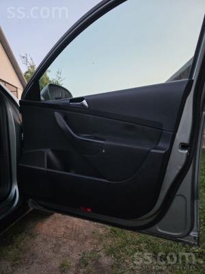 Grey Volkswagen Passat B6 2005 in Rezekne, with an engine capacity of 1.90 L and mileage of 370 thousand km for 1850 €, photo 14 on AUTOMOTO.COM.LV